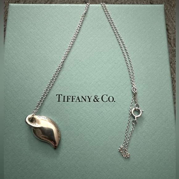 Tiffany & Co. | Jewelry | Tiffany Co Elsa Peretti Leaf Pendant Necklace ...